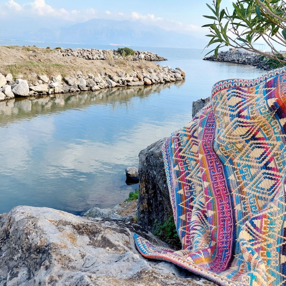 OUDE VERHALEN. Overlay mozaïek gehaakt dekenpatroon