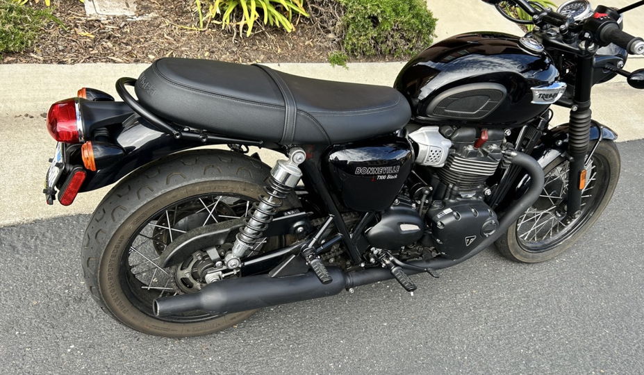 TRIUMPH BONNEVILLE T100 BLACK for rent near Roseville, CA