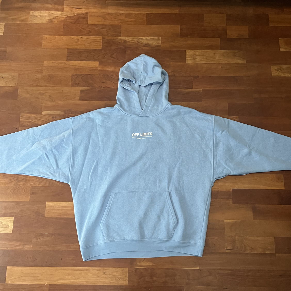 Oversized Hoodie von Yourturn – „Off Limits“ - CHF 20.00 | Buy on marko
