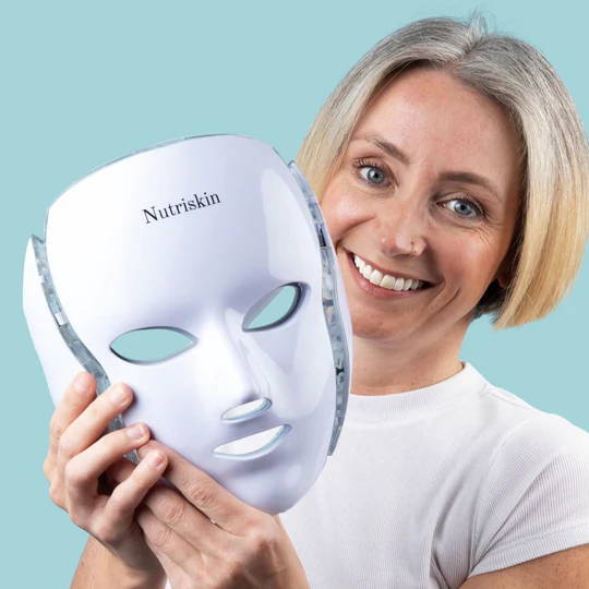 Wrinkle Clearing Light Therapy Face & Neck Mask – Nutriskin