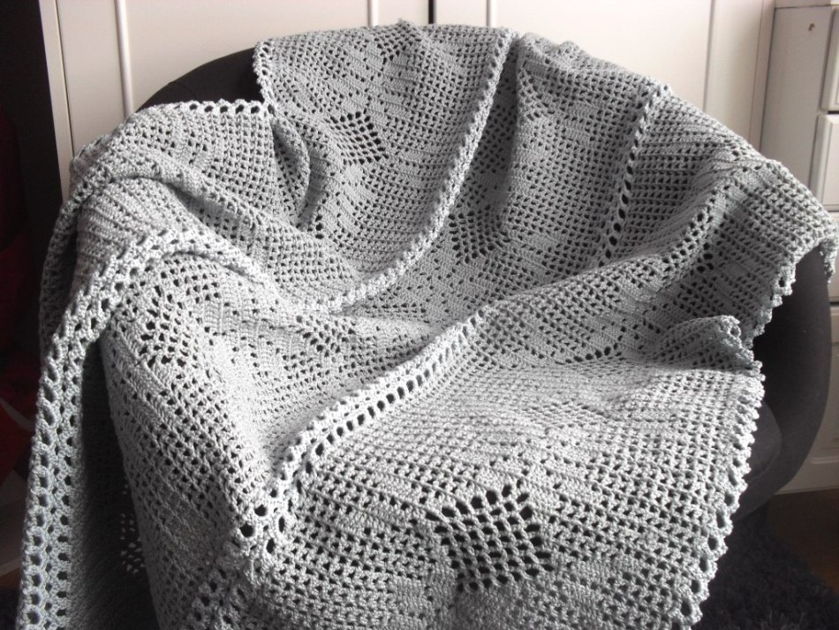 Easy Romantic gray crochet blanket
