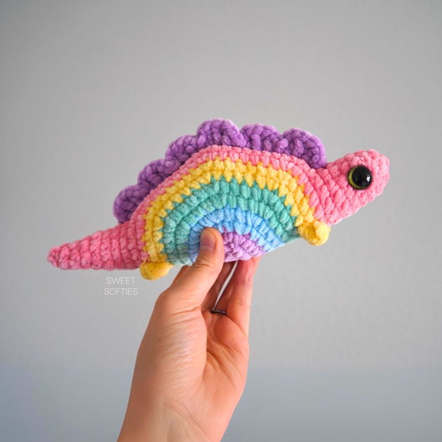 Easy Rainbow Stegosaurus Amigirumi Crochet Pattern