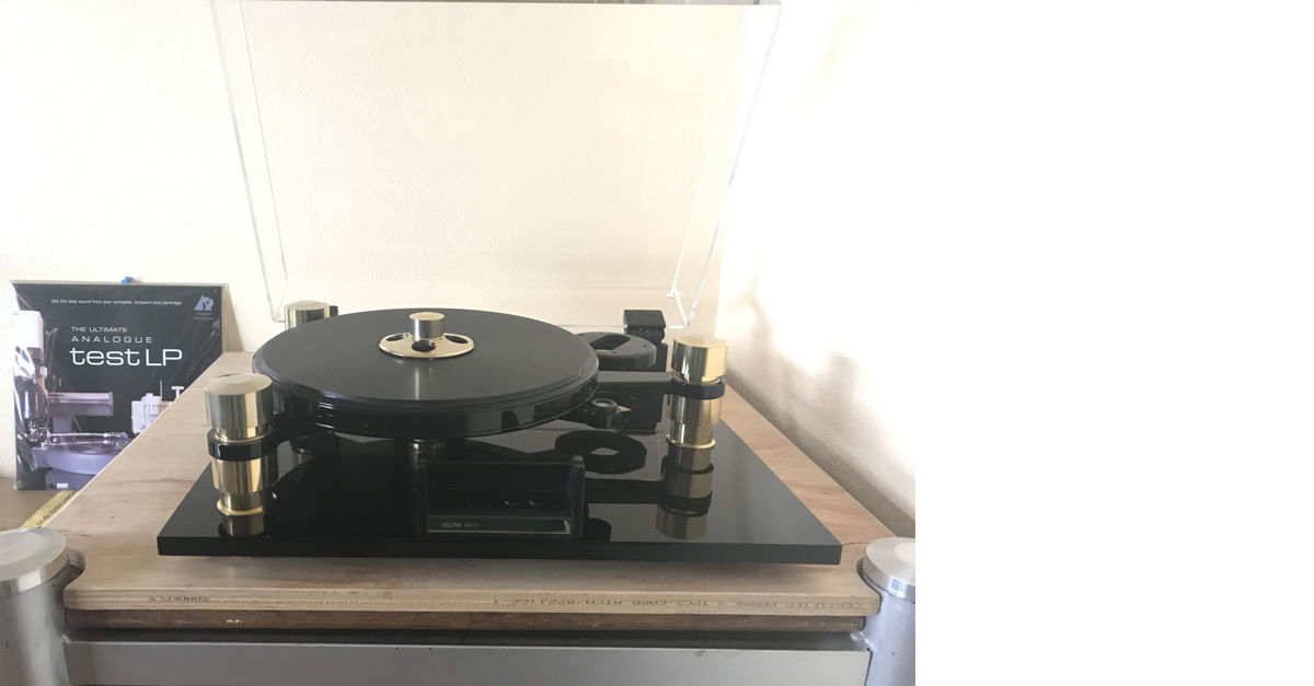 ORACLE DELPHI Mark IV GOLD & BLACK TURNTABLE For Sale | Audiogon