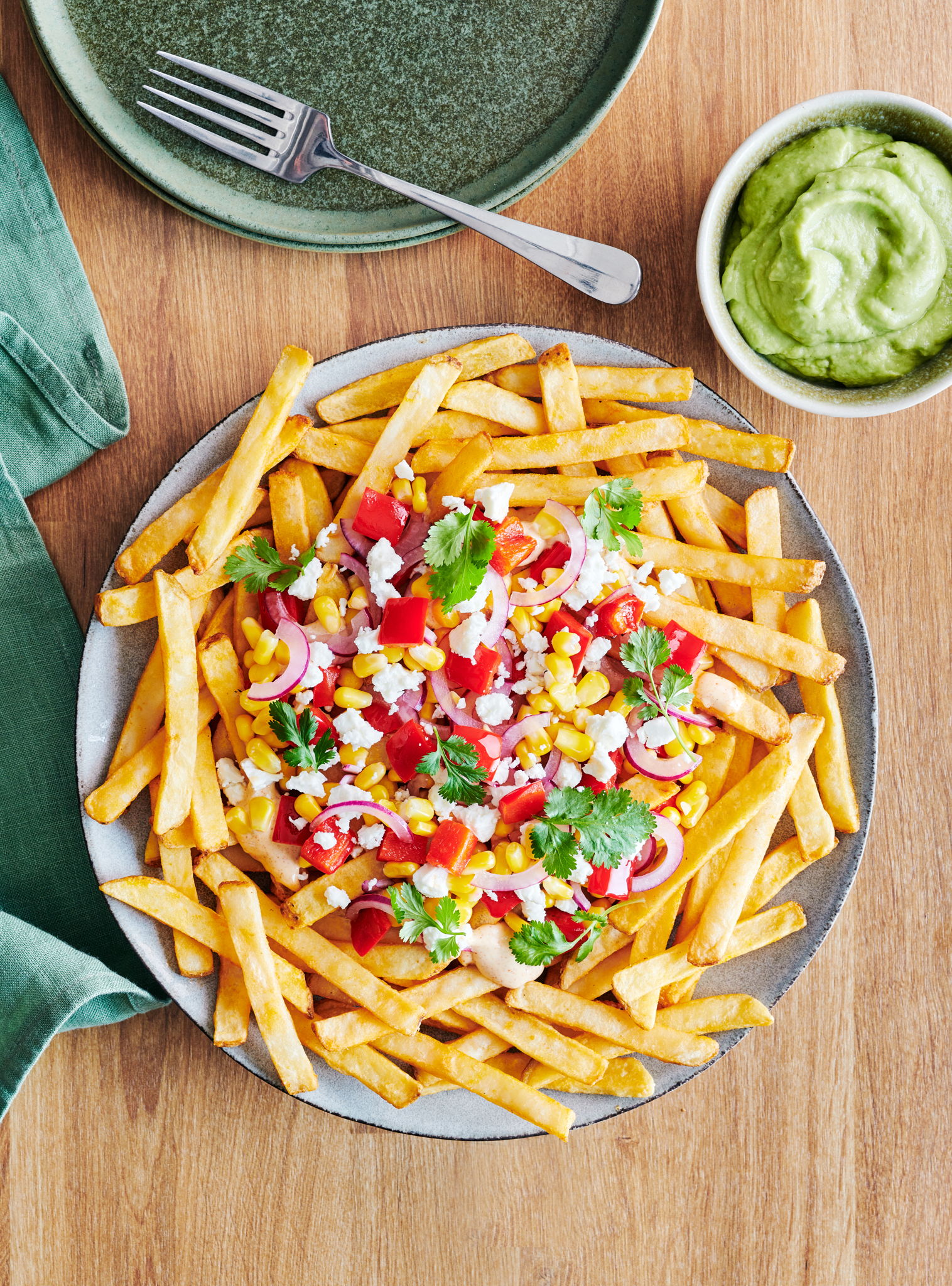 Frites garnies au maïs et à l’avocat | RICARDO
