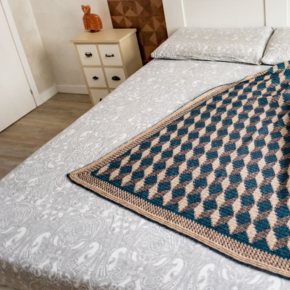 Infinity Cubes Throw