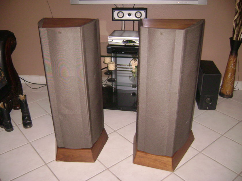 DBX SOUNDFIELD SF-150 VINTAGE SPEAKERS For Sale | Audiogon