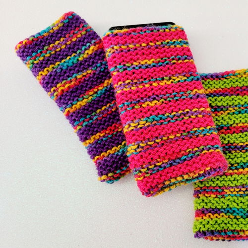 Easy Easy mobile phone socks knitting pattern using 8 ply yarn – 3 versions