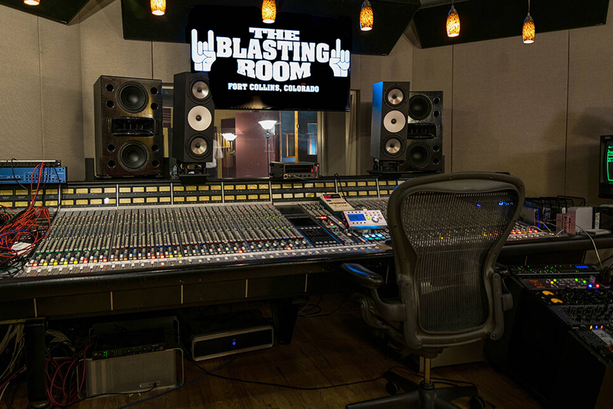 The Blasting Room – Revv Amplification