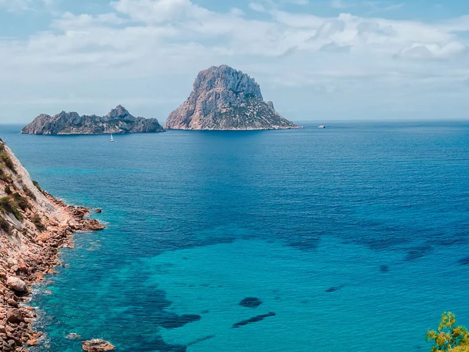 Boat trip to Es Vedra Ibiza from San Antonio - Book now | Clubtickets
