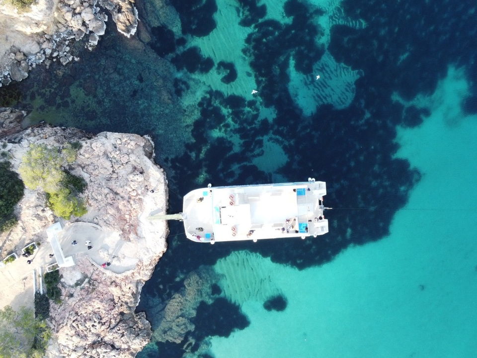 Boat trip to Es Vedrà Ibiza from San Antonio - Book now | Clubtickets