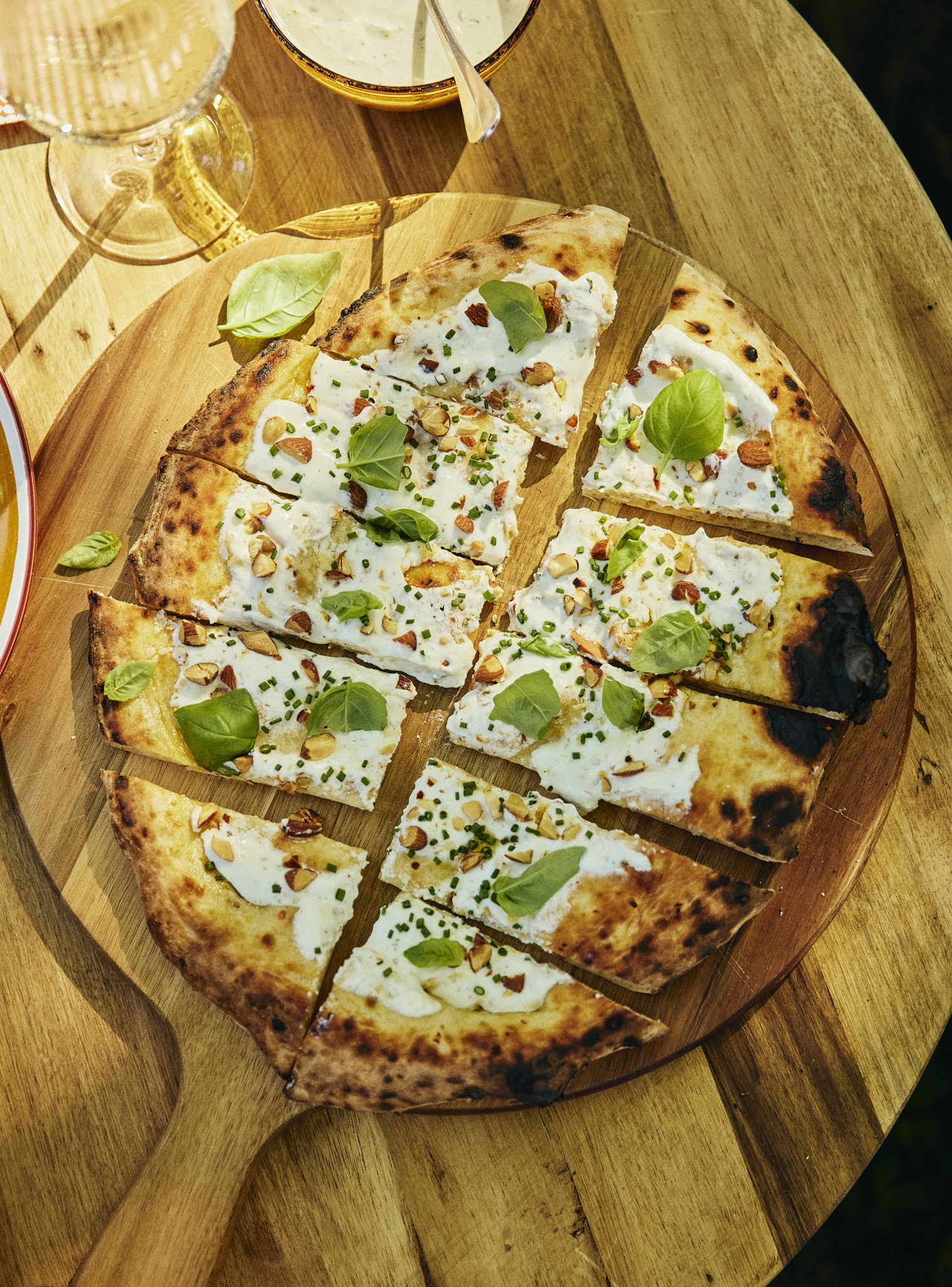 Pizzas blanches à la feta fouettée | RICARDO