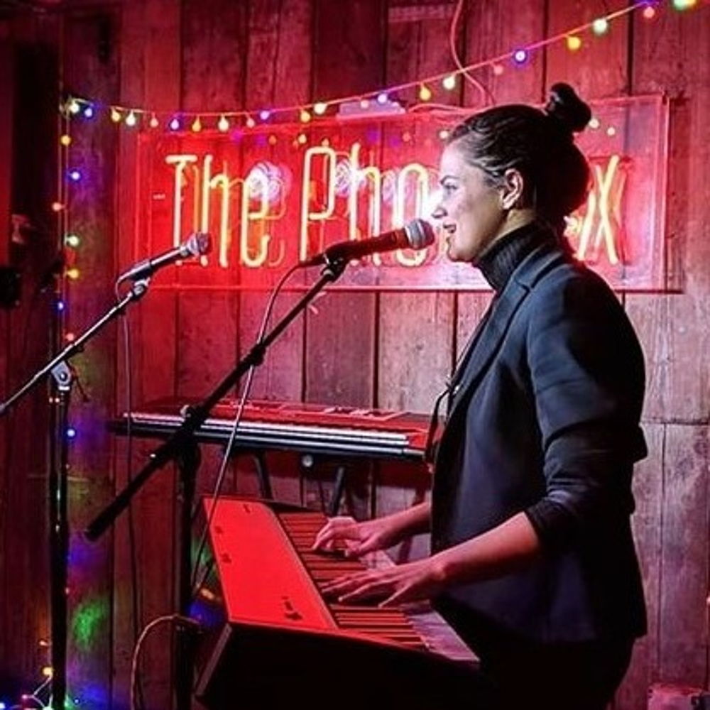 Rhiannon Hopkins - British Comedy Guide