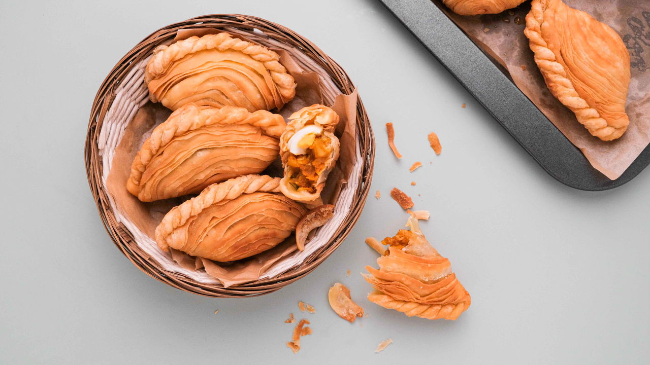 Spiral Curry Puffs (Karipap Pusing) - Southeast Asian Recipes - Nyonya ...