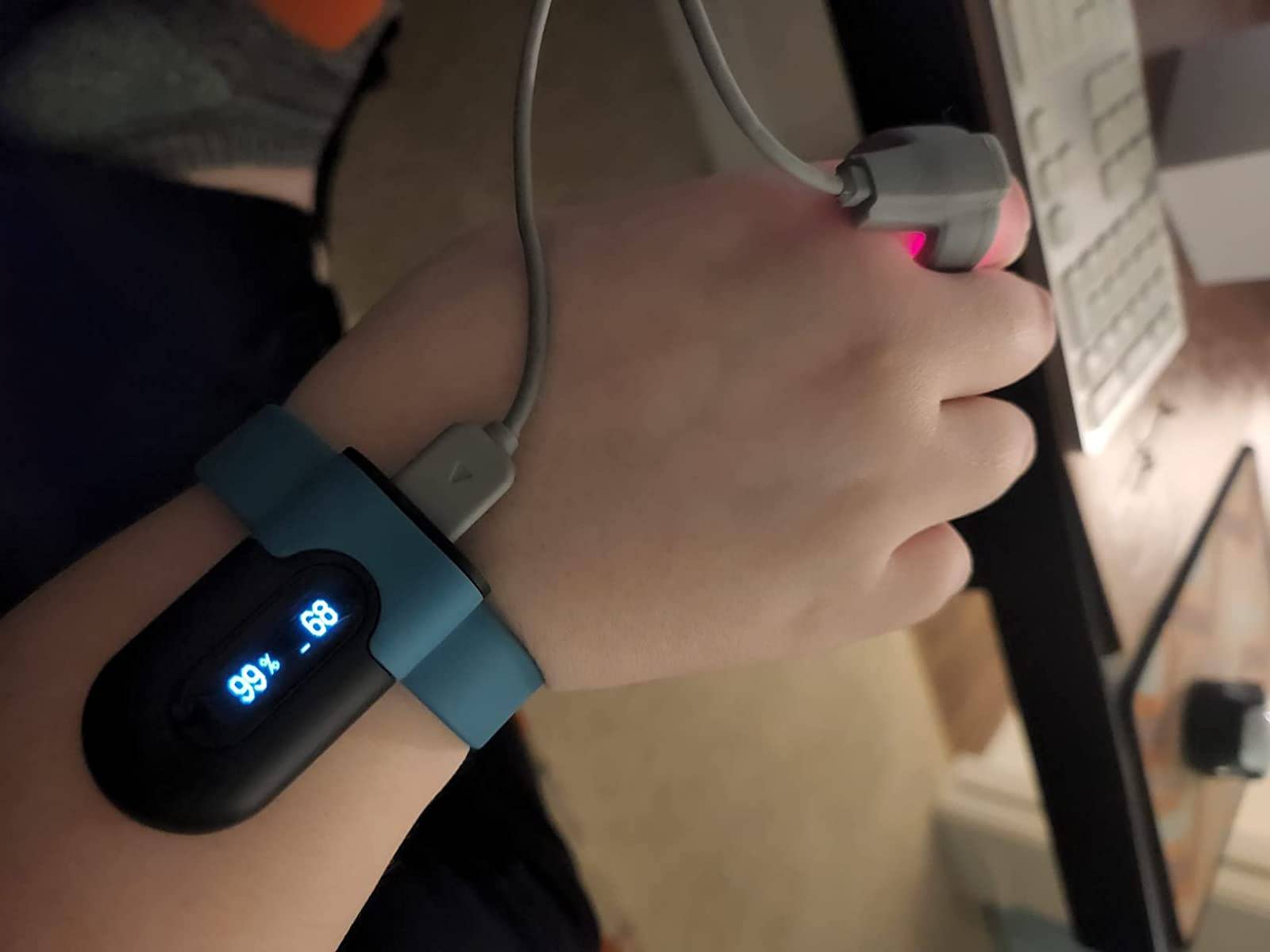 Vibeat OxyU Wrist O2 Monitor for Continuous Tracking