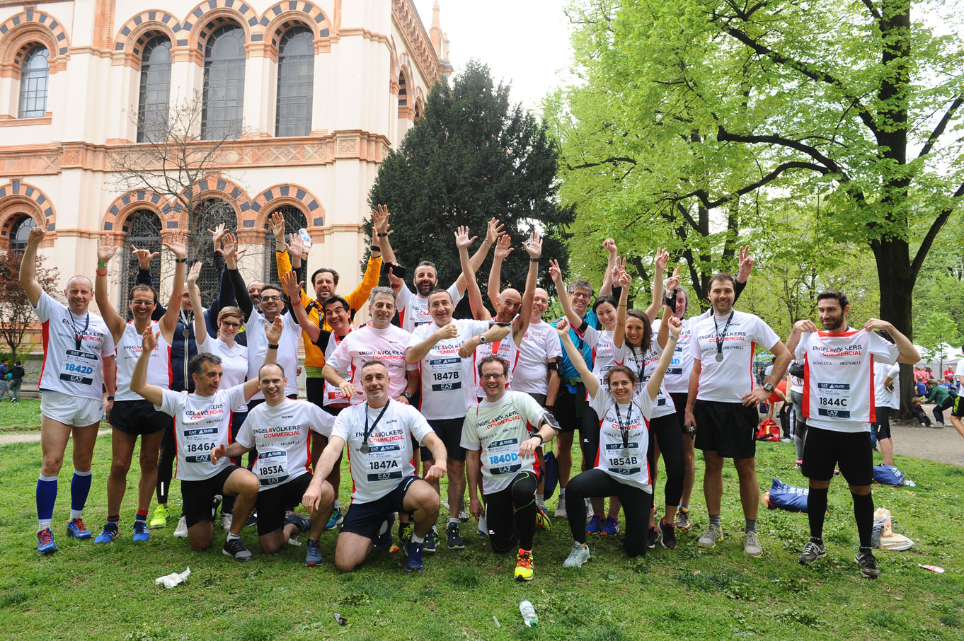 EV Milano Commercial corre alla Milano Marathon 2017 EV Milano Commercial corre alla Milano Marathon 2017
