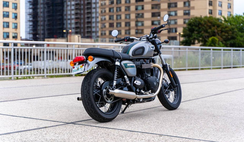 TRIUMPH BONNEVILLE T100 GOLD LINE for rent near Bayonne, NJ