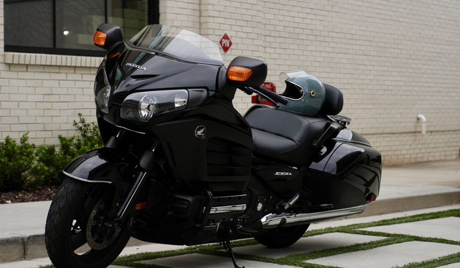 HONDA GL1800B GOLD WING F6B for rent near Alpharetta, GA