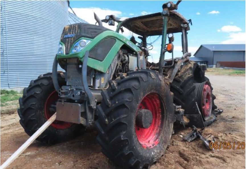 2013 Fendt 724 Tractor w/Loader | Barga.ca