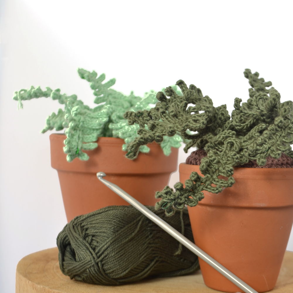 Easy Krulvaren translates to "Curly Fern" in English. crochet pattern