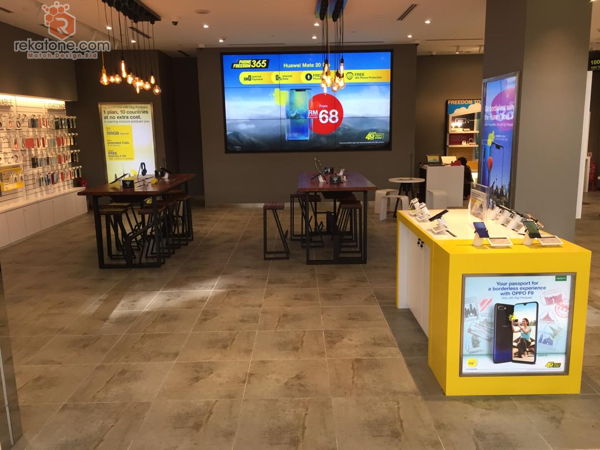 Digi Store 2.5 - Alamanda interior design renovation ideas, photos and ...