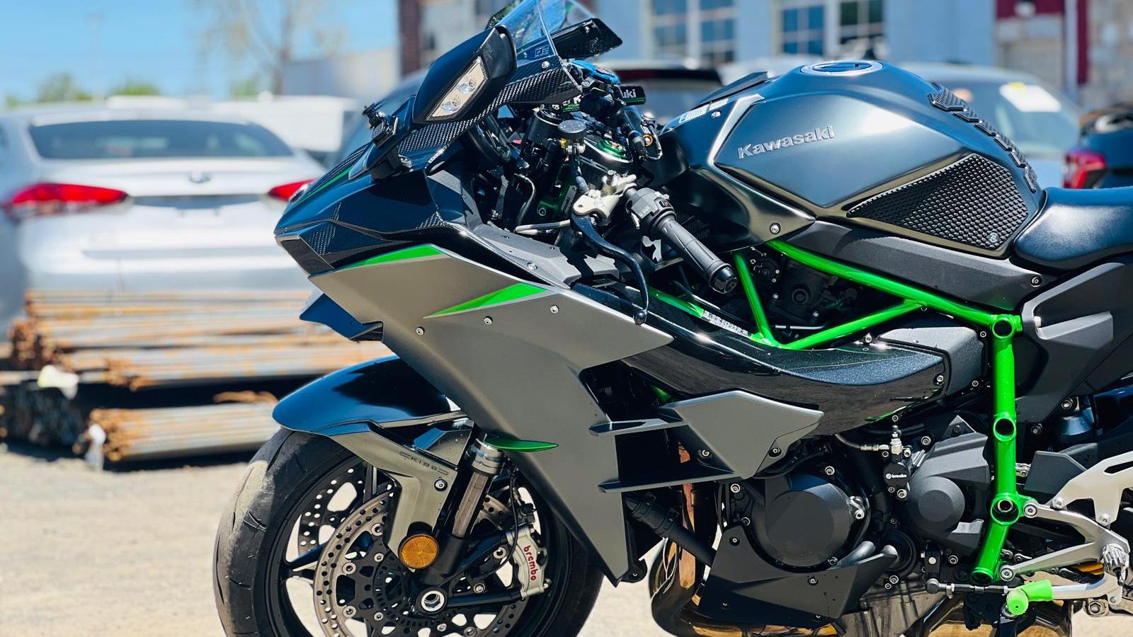 KAWASAKI NINJA H2 CARBON ABS for rent near Riverview, FL