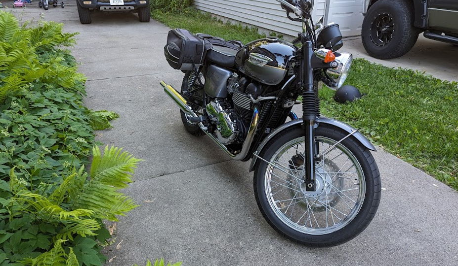 TRIUMPH BONNEVILLE T100 for rent near Fond du Lac, WI