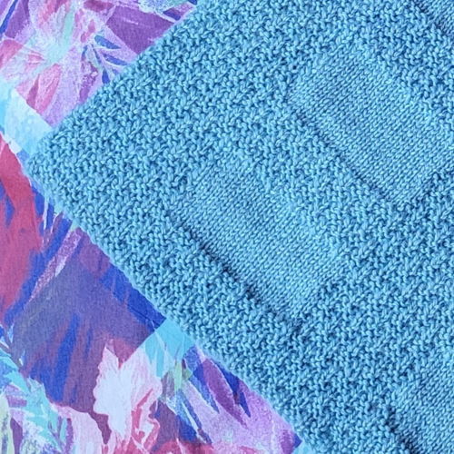 Texture and squares baby cot cover using 8 ply yarn