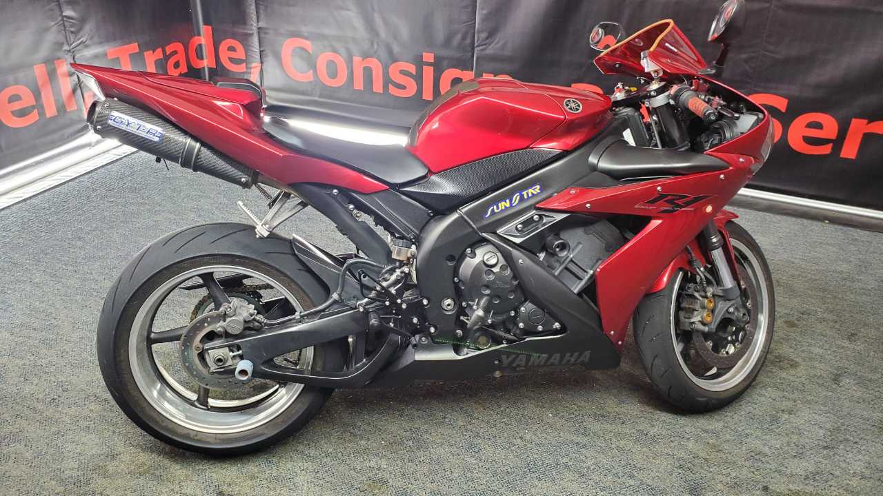 YAMAHA YZF-R1 BLUE OR RED for rent near Jacksonville, NC