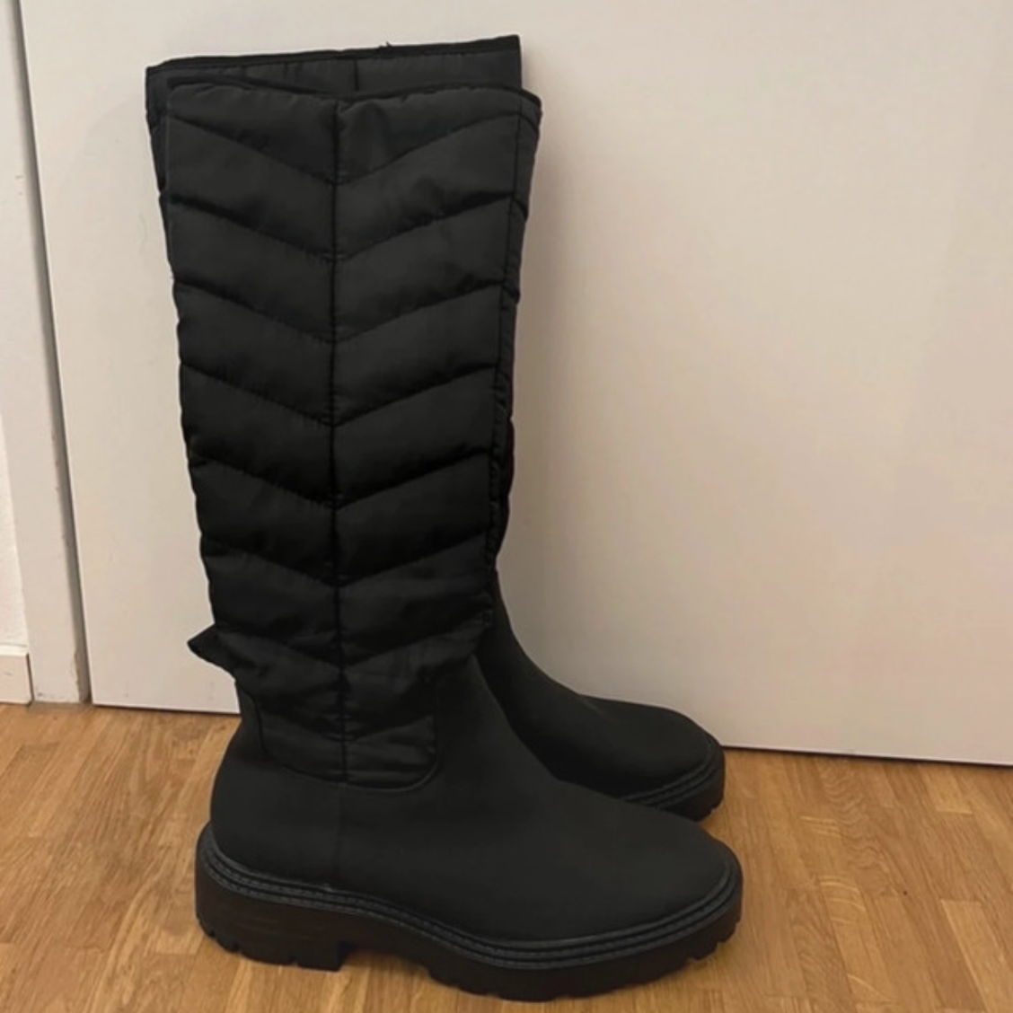 Zara Stiefel - CHF 40.00 | Buy on marko