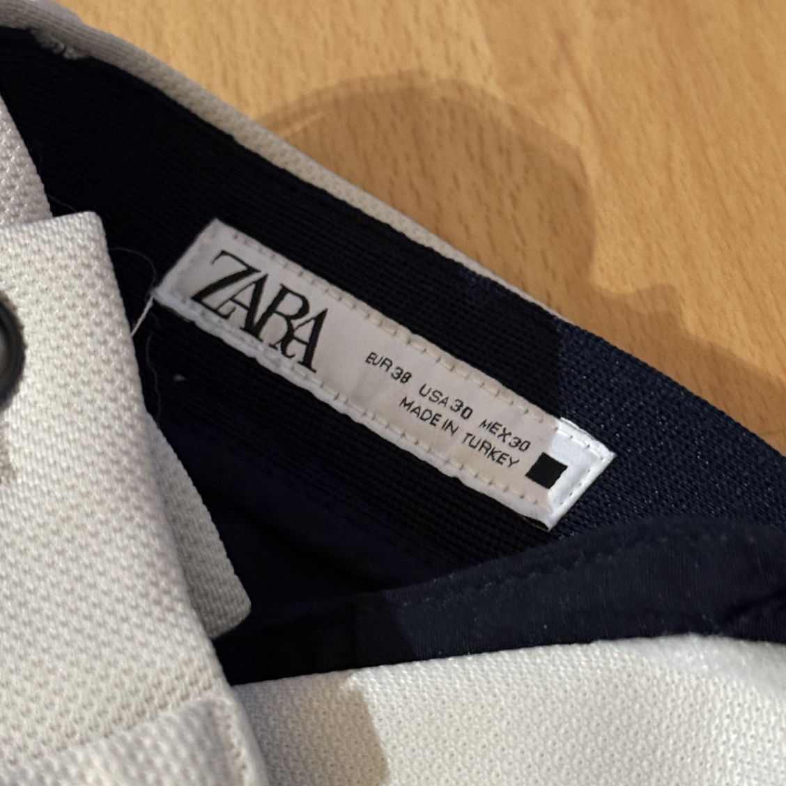 Zara - pantalone elegante - CHF 25.00 | Buy on marko