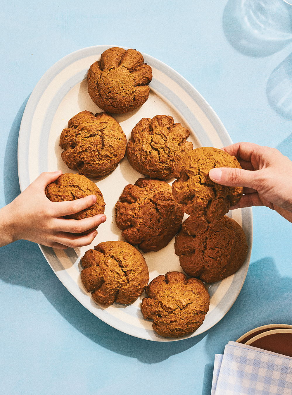 Bear PawsTM-Style Soft Molasses Cookies | RICARDO
