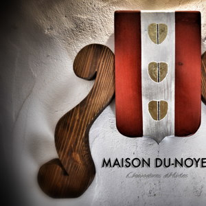 Guest Hub - Maison Du-Noyer | Chambres et Tables d'Hotes