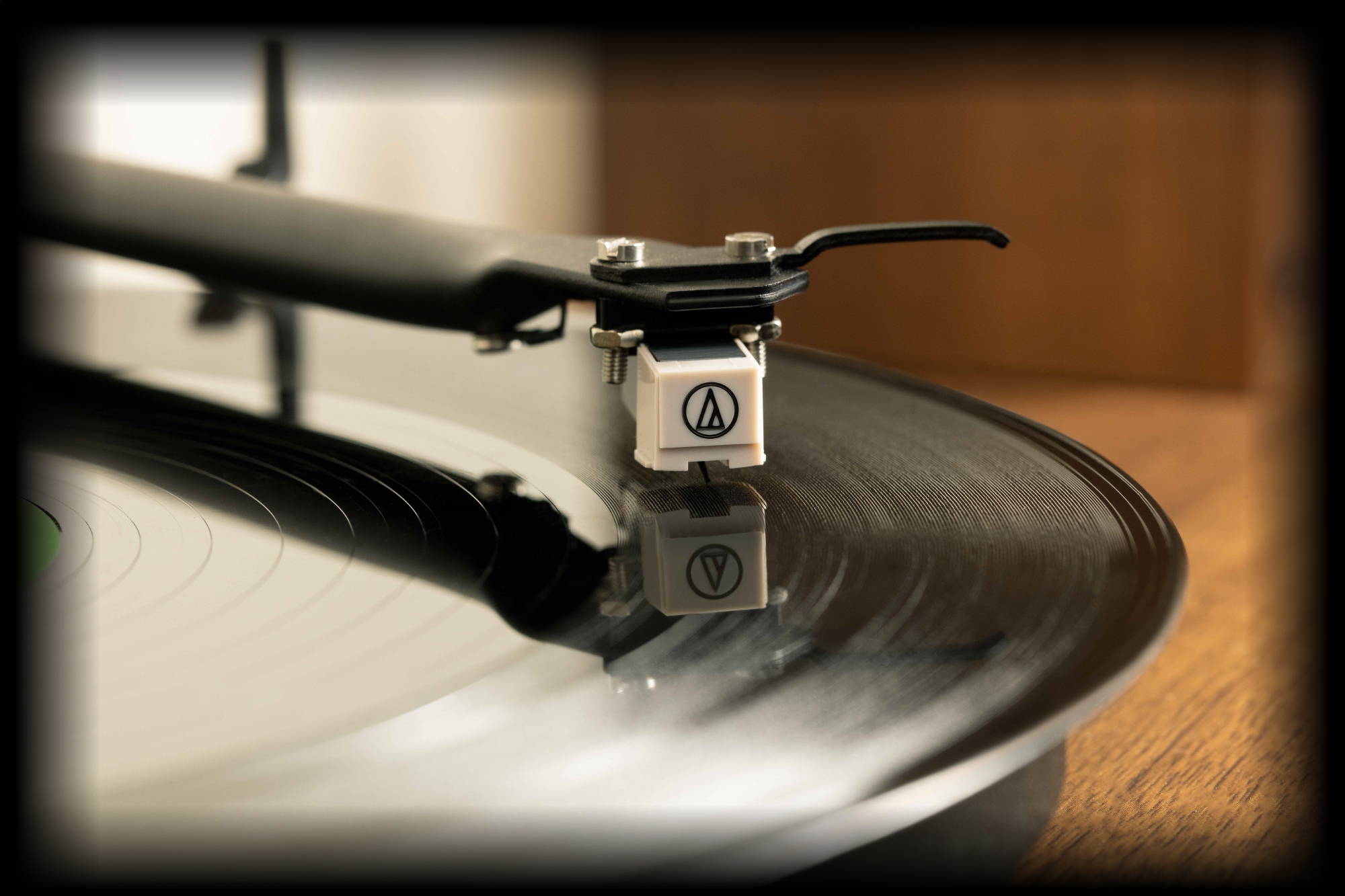 H004 Hi-Fi Turntable Stereo Set | Pure Audio with Insight