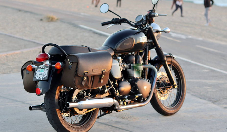 TRIUMPH BONNEVILLE T100 JET BLACK for rent near Hawthorne, CA