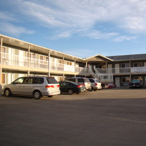 Shoreside Inn & Suites