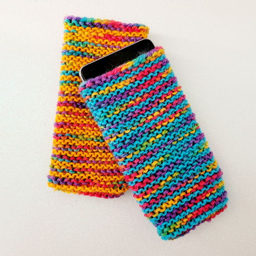 Easy Easy mobile phone socks knitting pattern using 8 ply yarn – 3 versions