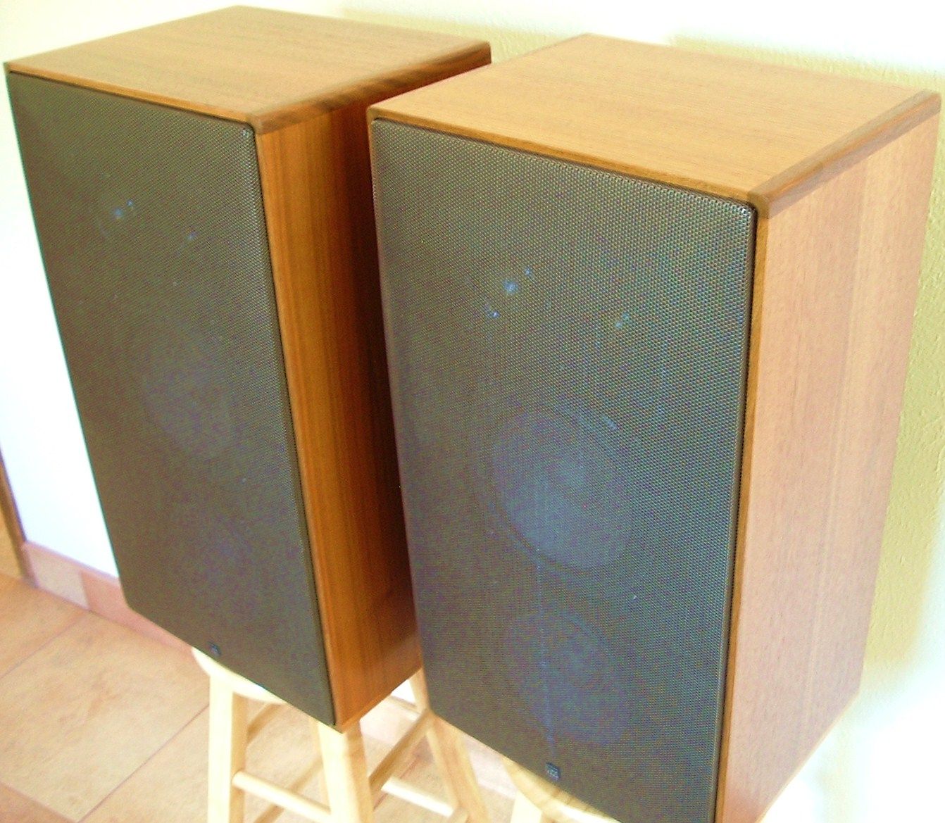ADS L810 Speakers with Original Boxes; R... For Sale | Audiogon