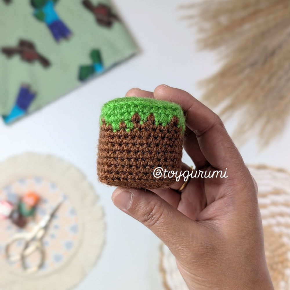 Minecraft Dirt Block Amigurumi