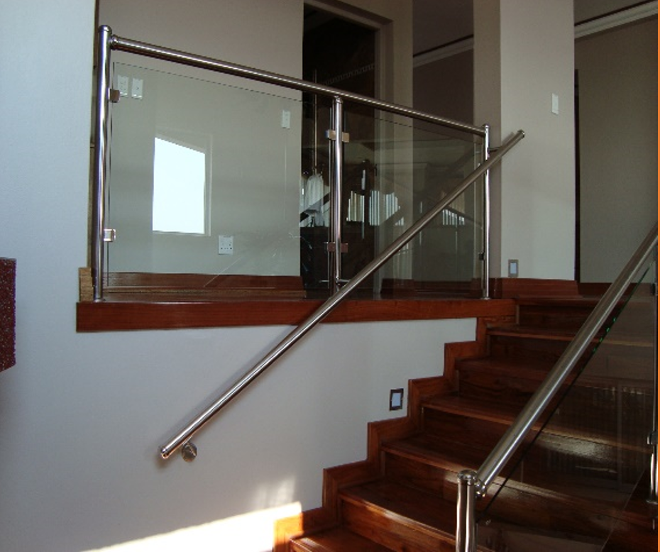 Glass with top rail